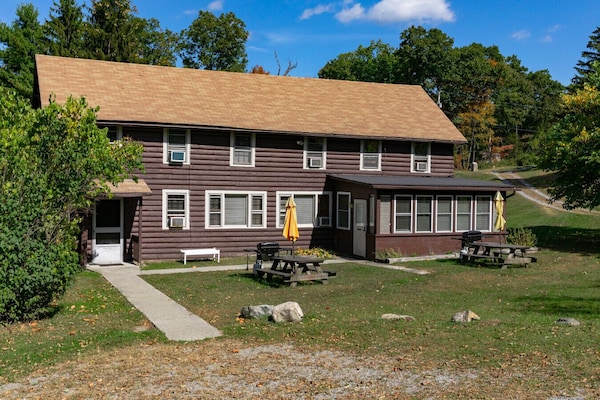 Rustic Cabin In Fishkill! - Beacon, NY