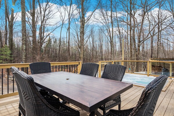 Woodland Retreat 4-bedroom With Hot Tub, Fire Pit, And Woodstove - Connecticut