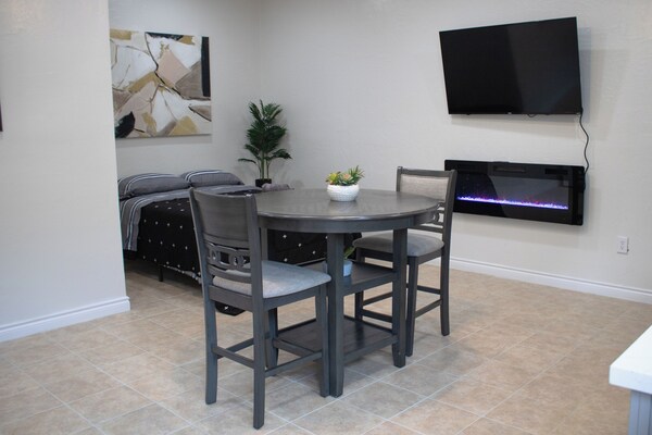 Cozy Studio In Fantastic Tulare With Wifi Access - Tulare, CA