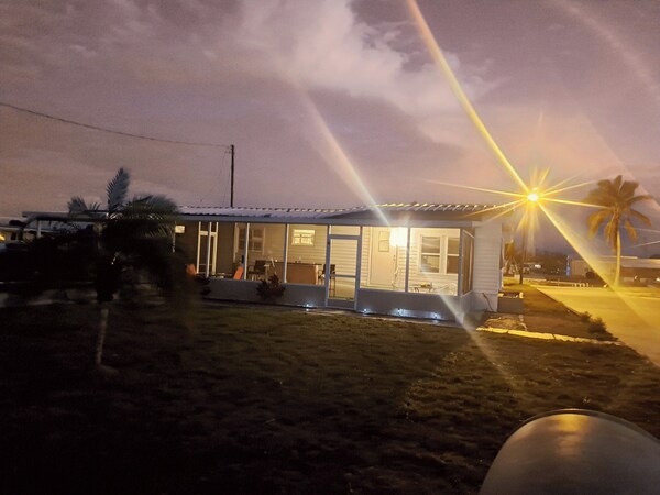 Red Fish Pass - Cozy 2-bedroom 1.5 Bath On Shared Launch On Charming Pine Island - Pine Island, FL