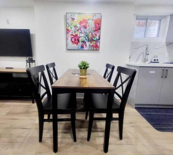 New Private Spacious & Modern Apartment Near Square One And Downtown Mississauga - Lakeshore