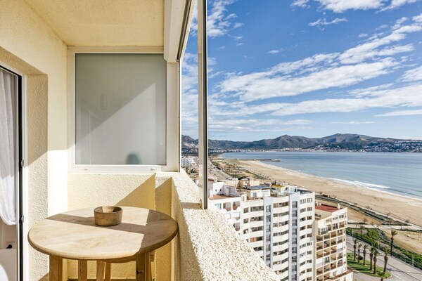 Apartamento 'Rooftop' Con Vistas Al Mar, Wi-fi Y Aire Acondicionado - Sant Pere Pescador