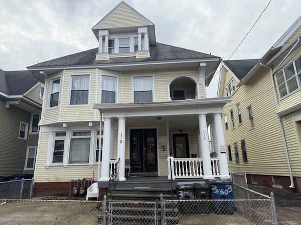 Charming Historic 2br Retreat In New Haven Cozy Stay Near Yale & Downtown! - Connecticut