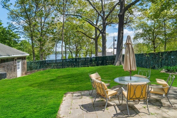 Charming 3-bedroom House With Wifi And Ac In Ronkonkoma, Lake Views. - Holbrook, NY