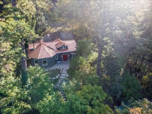 European Style Straw Bale Retreat - Ashland, OR