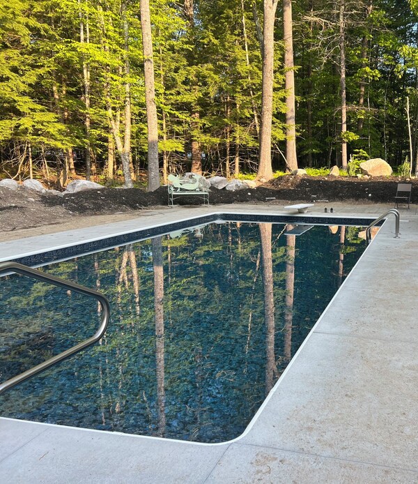 Charming Private 3-bedroom On 3 Acres In Sebago, Pool, Hot Tub, Large Firepit - Sebago Lake State Park, Naples