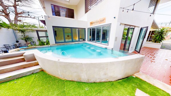 Papi's Tropical Pool Paradise - Puerto Rico