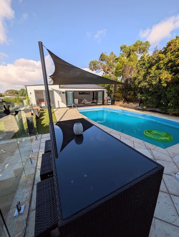 Relaxing Pool House Escape In Duncraig - Perth