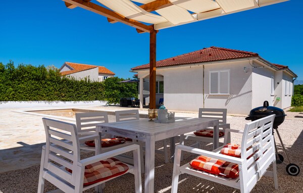 3 Bedroom Cozy Home In Brisevo - Zadar