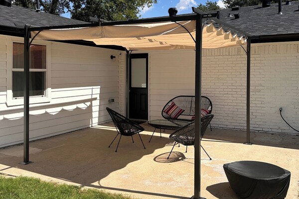 14 Mi To Dallas: Irving Escape W/ Patio & Fire Pit - Grapevine, TX