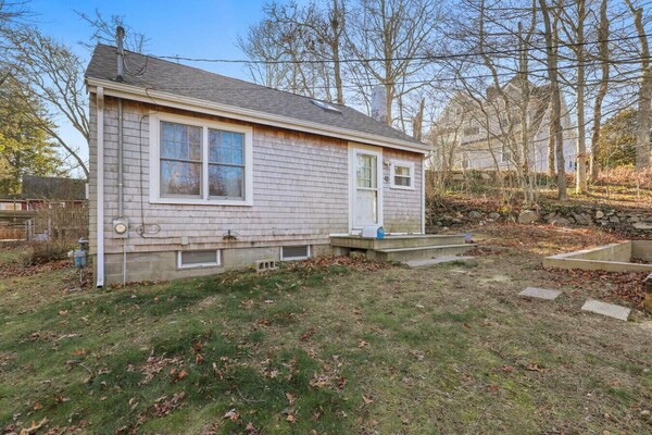 House In The Heart Of Woods Hole - Woods Hole, MA