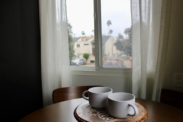 Sol Di Vito  Retro Coastal Stay, San Diego - Mission Beach - San Diego
