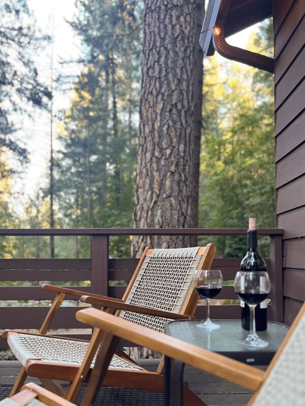 Cozy Vintage Cabin With Fireplace Near Hot Spring - Kelseyville, CA