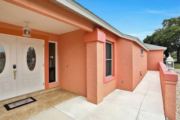 Renovated 3br | Dog Friendly | Pond View | W/d - Bradenton