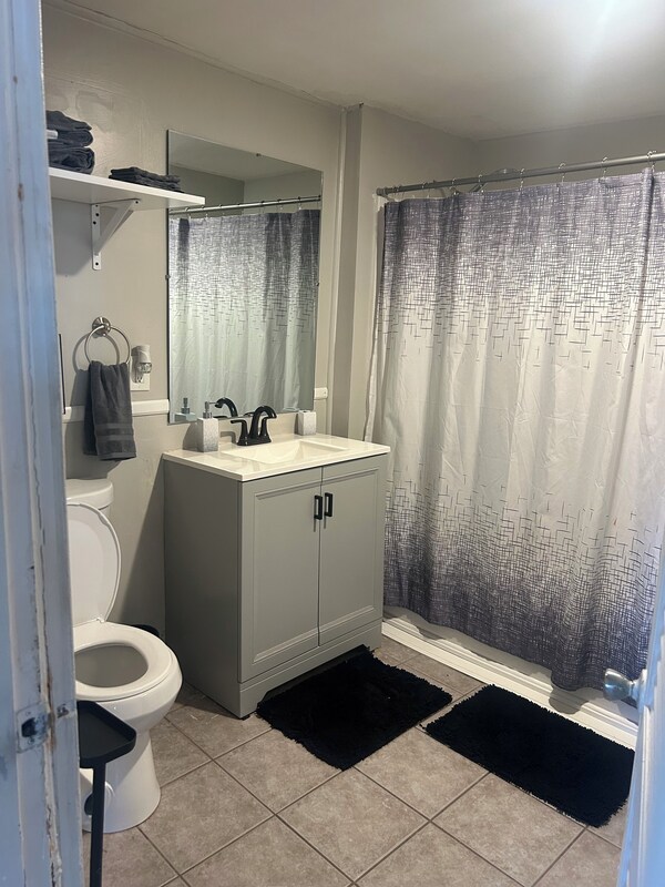 1 Bed Duplex Near Downtown Belleville Next To Heart Garden And Long Story Coffee - Belleville, IL