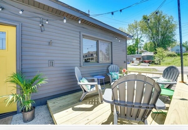The Goldfish Is Waterfront On Pm Lake, Boat Docks, Fire Pit, 1 Mile To Downtown - Ludington, MI