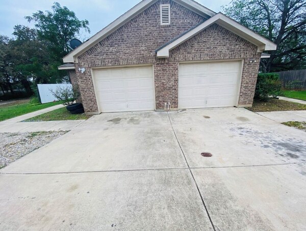 2 Bedroom/2bathroom Duplex 12 Mins Todfw Airport And Free Wifi - Fort Worth, TX