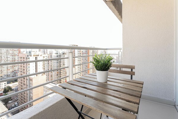 Explore Santiago Family Apt Near Santa Lucia - Barrea