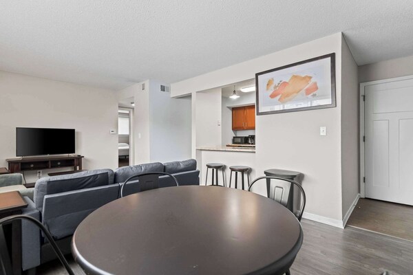 Beautiful And Cozy Apartment In Springfield- 2 Bedroom - Springfield, IL