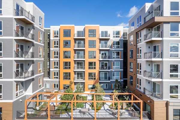 Luxurious 2br - 2ba Apt At Hyatus - West End - Boston