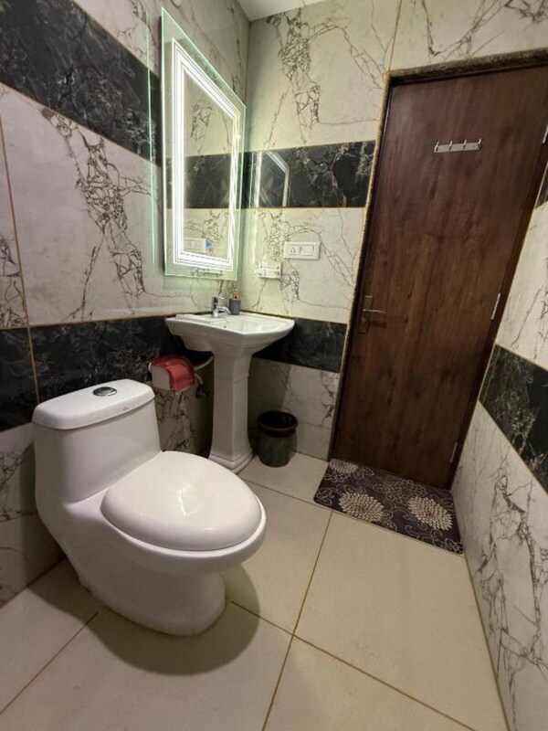 Cozy Hotel Suite With Wifi And Ac In Charming Bengaluru - Bangalore