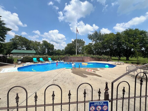 Near Nashville , Gallatin  Farm Home With Swimming Pool - Bledsoe Creek State Park, Gallatin