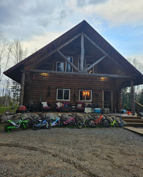 Two Bedroom Cabin With Large Loft In Williams Mn, 10 Miles To Lake Of The Woods. - Lake of the Woods County