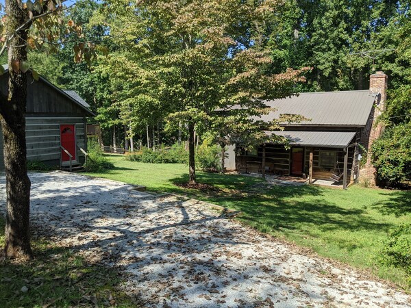 Lake Hartwell Cabin W/ Covered Dock, Sunroom, Firepit, Deck, Sleep 12 - Lake Hartwell