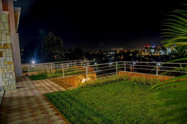 Cosy And Modern Townhouse Kigali - Kigali