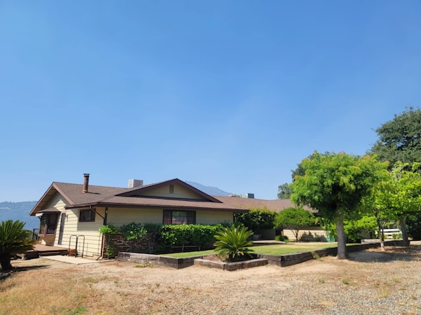 Amazing Views, Secluded Property, 2025 Remodeled, Near Yosemite & Amenities - Oakhurst, CA