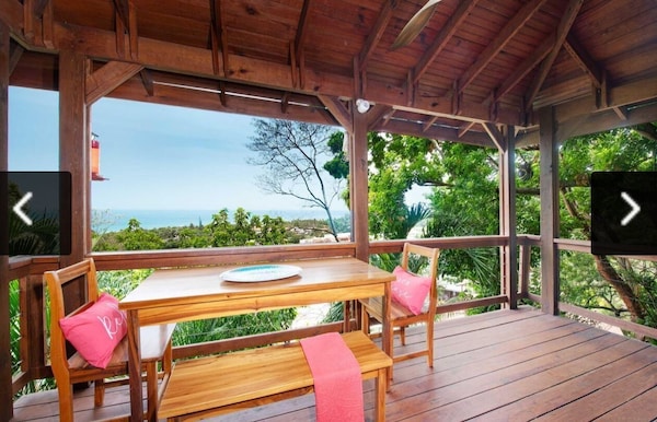 West Bay Unique House With Beautiful Views And Steps Away From Ocean - West Bay