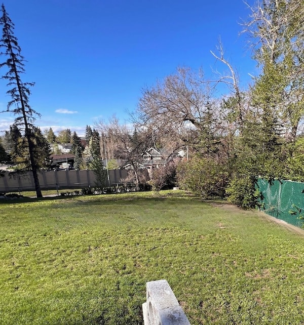 Family Friendly Designer Home| Patio Walkout Retreat| Mins To Downtown! - Calgary