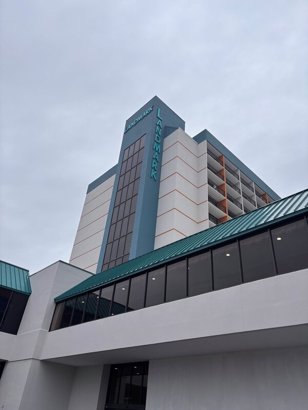 Cozy 1-bedroom Oceanfront Condo With Wifi In Nice Myrtle Beach Landmark Resort - Murrells Inlet, SC