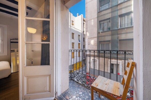 Mar 1a 2h - Two Bedroom Apartment, Sleeps 3 - La Barceloneta