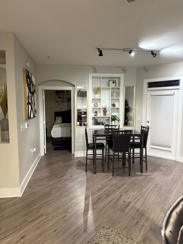 Chic Midtown Getaway Steps From Everything Atl - Smyrna, GA