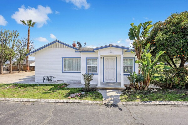 Orange Grove Farmhouse In Lake Elsinore - Lake Elsinore, CA