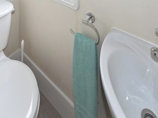 2 Bedroom Accommodation In Thorness, Near Cowes - Beaulieu