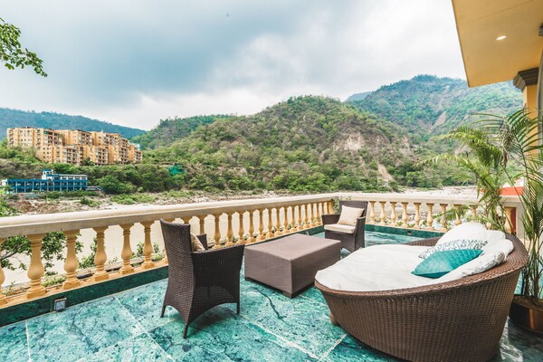 Ultimate Luxury With Infinity Pool & Private Ghat - Rishikesh