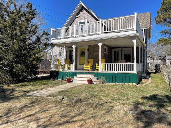 Oak Bluffs 3-bedroom Victorian Cottage, Steps From Sunset Lake/park - Oak Bluffs, MA