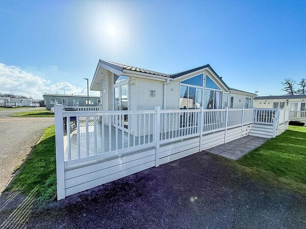 Stunning Lodge With Decking At Manor Park Near Hunstanton Beach Ref 23066w - Hunstanton
