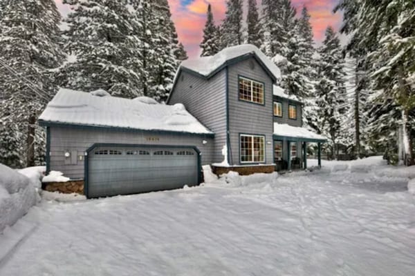 Charming 3-bedroom House In Truckee Near Downhill Ski Resort And Donner Lake. - Truckee, CA