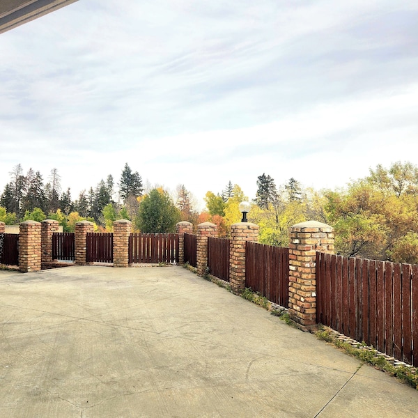 Beautifully Reno'd Two Bedroom Condo In Convenient Location At Checkmate Hill - Red Deer