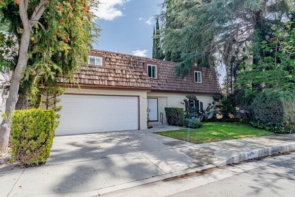 Beautiful 5 Bedroom Sleeps16 Pool Near Universal - Beverly Hills, CA