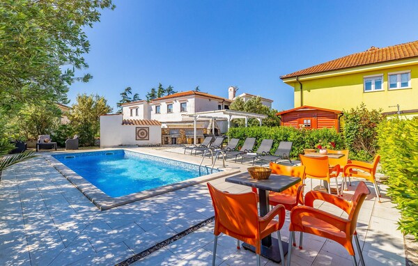 Stunning Apartment In Medulin With Wifi - Premantura