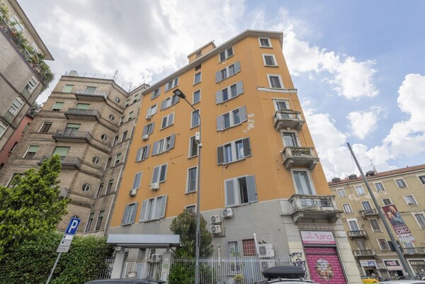 Giacosa, 71  Spacious Apartment For 6 - Milan