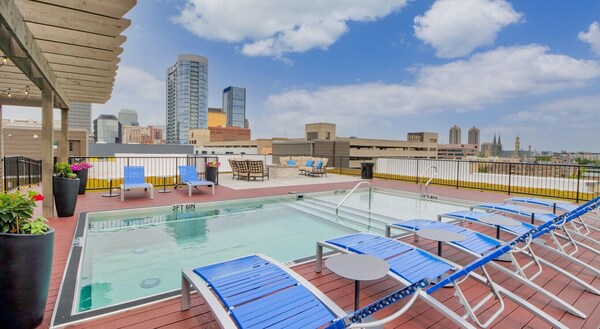 Heart Of Downtown Indy 2br Gem - Indianapolis, IN