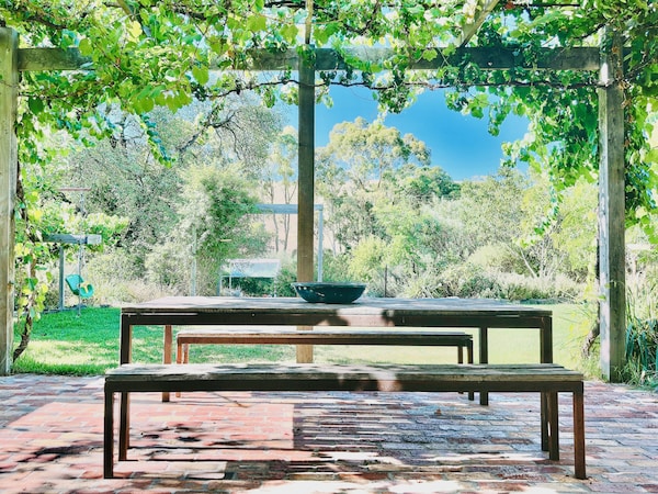 Spacious Eco Home Among Native Gardens  Peaceful Family Retreat - Castlemaine