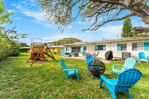 Beachside House With Outdoor Patio, Bbq & Mini Playground - 1 Min To Beach! - Cocoa Beach, FL