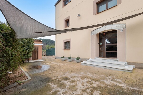 Apartment 'Les Muntades Aire' With Mountain View, Wi-fi And Air Conditioning - Igualada
