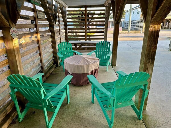 Happy Hour: Oceanside, Close To The Beach And Perfect For Families! - Kitty Hawk, NC